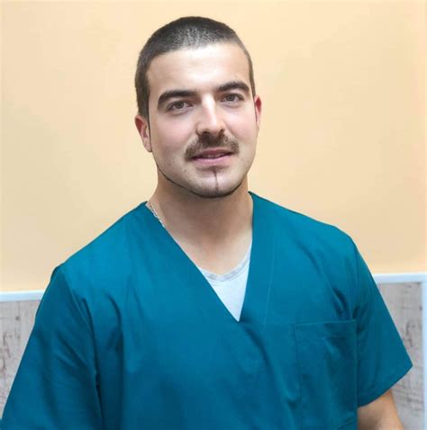 Д р Валентин Арабов лекар по дентална медицина