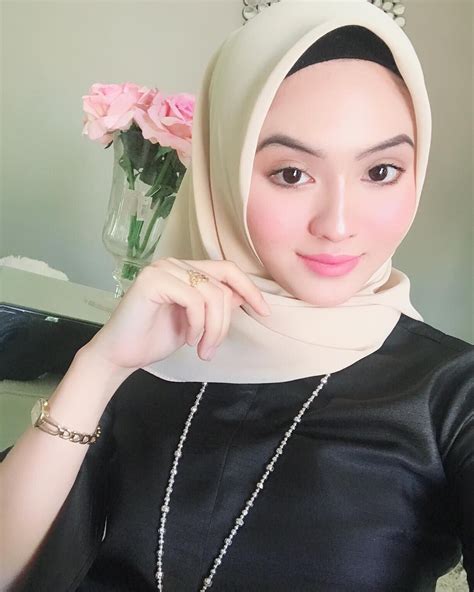 Gambar Mungkin Berisi 1 Orang Muslim Fashion Hijab Fashion Hijab