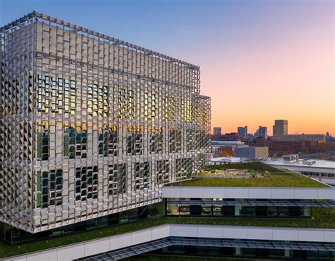 Hydroformed Steel Lattice Wraps Harvard Building By Behnisch Architekten