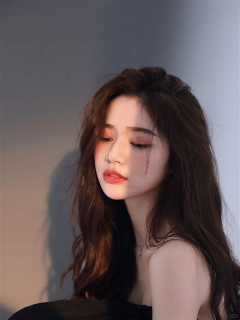 女孩子就应该有一组光影绝美的气质个性写真