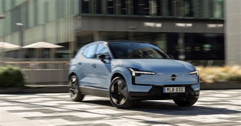 볼보 ‘중국산 전기차 Ex30 공개…‘가격·상품성 돌파하나