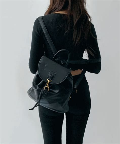 [끈조절ok] 골드 레더 미니 백팩 봄 여름 가을 겨울 사계절 가방 기본 인조가죽 블랙 심플 여성 여자 스트랩 버클 귀여운