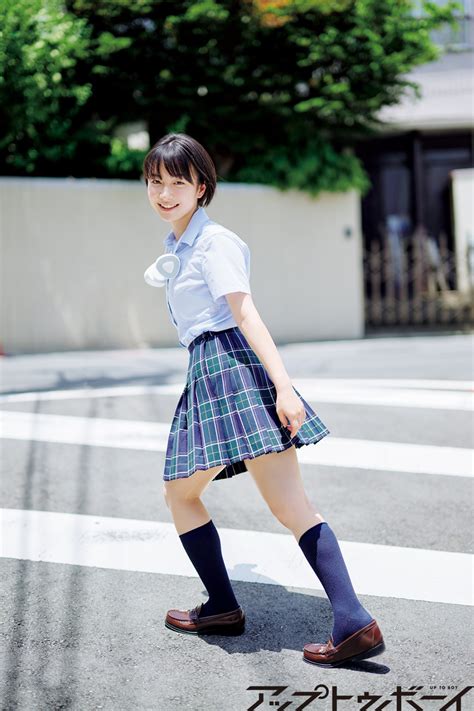 写真最高の教師で話題の藤崎ゆみあ制服にワンピ姿等身大の笑顔も収めたグラビア エンタメ ニュース クランクイン
