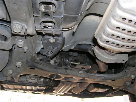 Замена задней опоры двигателя Toyota RAV4