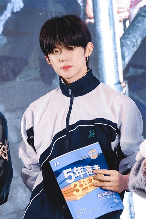 더쿠 투바투 연준 중국 교복 사진