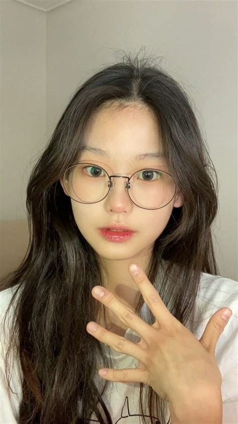 Pin By Frlynrbtzein On Mentahan Medium Long Haircuts Girls With