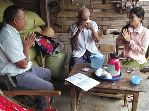 မိုးနဲမြို့၌ အသက် ၈၅ နှစ်အထက် အဘိုး၊ အဘွားများအား လူမှုရေးပင်စင် ပေးအပ် Myanmar Digital News