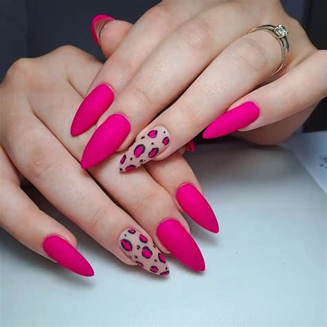 زیباترین مدل‌ های ناخن نوک تیز تابستان 1404؛ شیک و جذاب