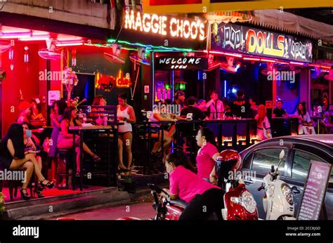 Thai bar girls hi-res stock photography and images - Alamy