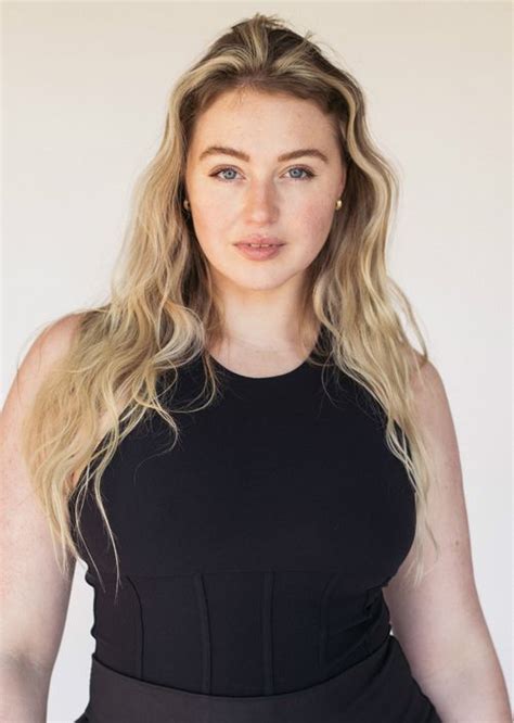 Iskra Lawrence Model Profile Photos Latest News