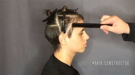 КОРОТКАЯ СТРИЖКА НА КУДРЯВЫЕ ВОЛОСЫ С ДВОЙНОЙ ЧЕЛКОЙ Короткие стрижки Стрижка пикси на