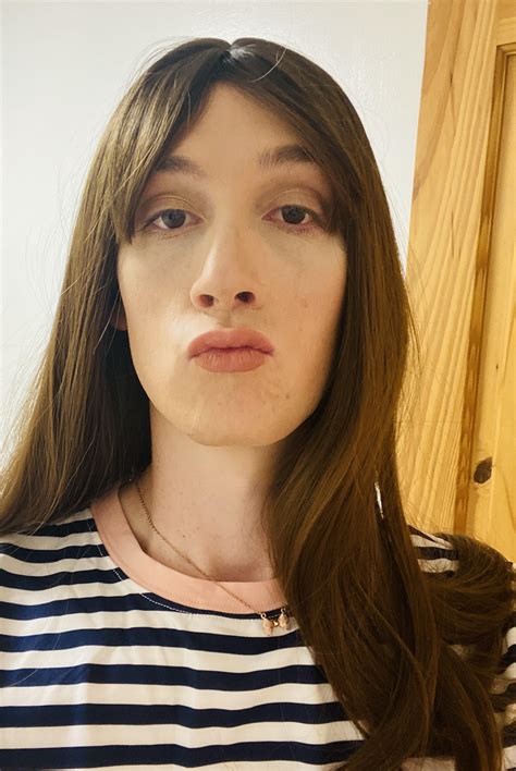 Do I Make A Cute Sissy Scrolller