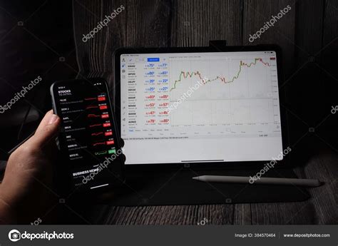 Trading Forex Metatrader Apple Ipad Pro Inch Ipad Pro Most — Stock Editorial Photo © Fadhli