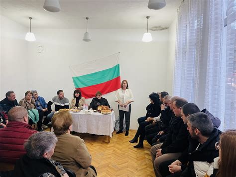 При изключителен интерес се проведе срещата на кмета на община Казанлък Галина Стоянова и