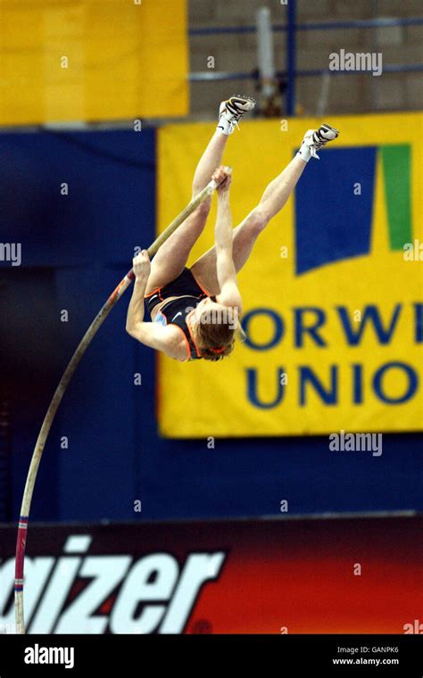 Russia's Svetlana Feofanova on her way to setting a new Indoor World ...