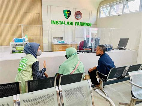 Bpjs Satu Si Rompi Hijau Yang Siap Membantu Peserta Jkn Di Rumah Sakit