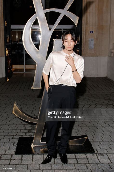 Seventeen Community Posts 윤정한은 정말 아름답습니다 나는 더 이상 무엇을 해야 할지 무슨 말을 해야 할지조차 모르겠습니다 아름답다는 뜻은