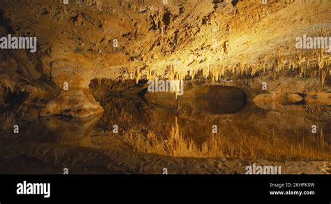 Stalacpipe Stalagmites Inside Cave Luray Caverns Stock Video Footage Alamy