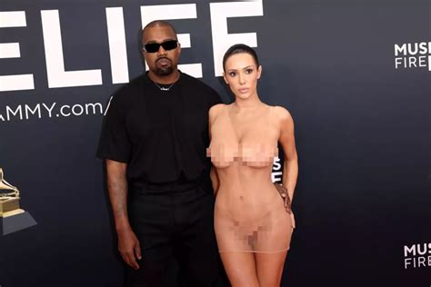 Bianca Censori La Compagna Di Kanye Sfila Ai Grammy Nua Foto
