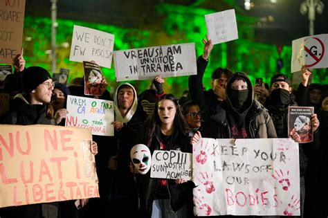 Stotine Mladih Na Protestu U Bukureštu Blic