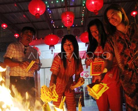 Perayaan Ritual Pai Ti Kong Antara Foto