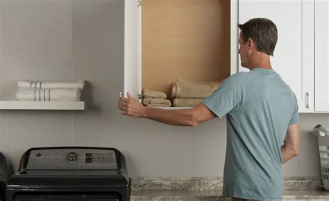 Replace Old Kitchen Cabinet Hinges Replacing Your Old Kitchen Cabinet