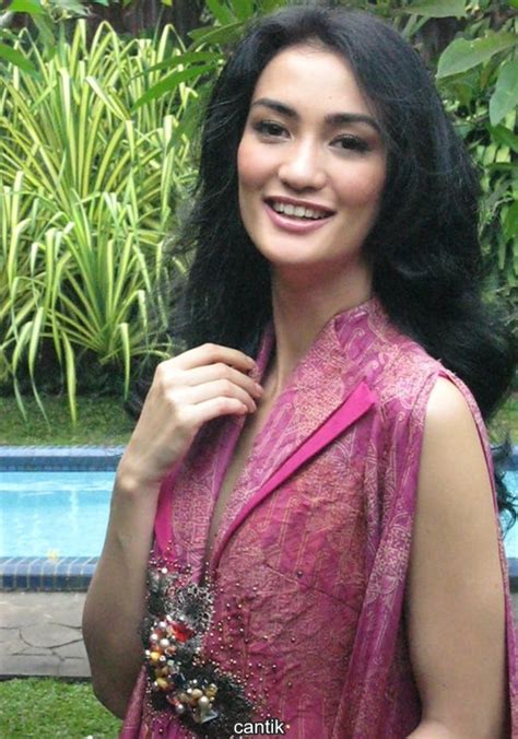 Atiqah Hasiholan 8 Photo Photo Photo Artis Cantik Cute Sexy