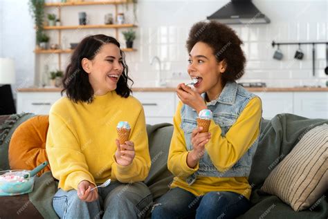Free Photo Medium Shot Friends Eating Tasty Ice Cream