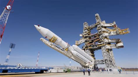 Видео: ракету «Ангара-А5» вывезли на стартовый комплекс - Hi-Tech Mail
