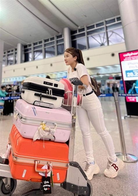 Quang Linh Vlog từng nói một câu gây sốc về tính cách sống ảo của Bà Nhân Vlog khi sang châu