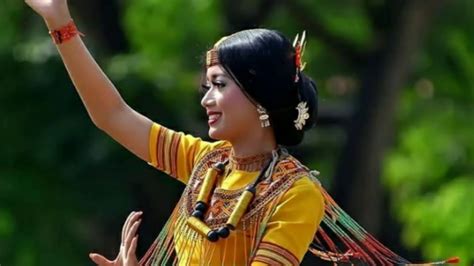 Baine Ballo Domai Toraya Wanita Sempurna Dari Toraja Youtube