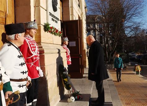 Анатоли Станев пред учениците от СУ „Христо Ботев“ Търпението и