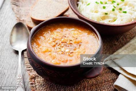Kapustnyak소금에 절인 양배추 기장 및 고기 전통적인 우크라이나 겨울 수프 0명에 대한 스톡 사진 및 기타 이미지 0