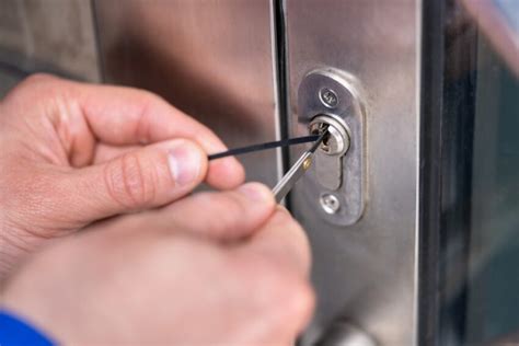 How To Pick A House Lock With A Bobby Pin