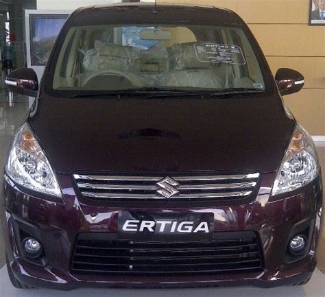 Suzuki Ertiga Burgundy Mobil