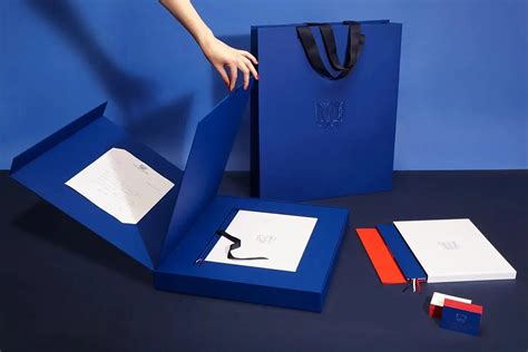 종이 봉지로 포장하기위한 맞춤형 로고 대형 고급 분홍색 단단한 자기 접이식 종이 포장 선물 상자 Bosing Paper Packaging