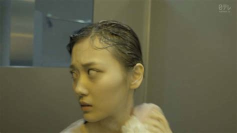 山下美月 ヌード画像 全裸シャワーシーン！おっぱいの谷間がエロすぎるww ｜ 裏ピク
