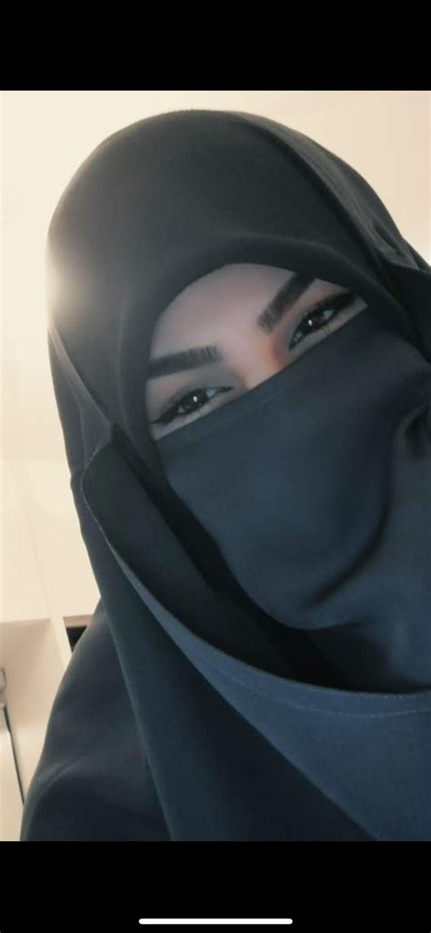Shall I make a hijabi OF? would you subscribe? I would only post hijabi content.. let me know 😊 ...