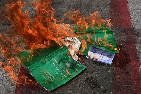 အသွင်ကူးပြောင်းရေးကာလ ဖွဲ့စည်းပုံအခြေခံဥပဒေ ပေါ်ပေါက်ရန်ပြင်ဆင်နေဟု Nug နှင့် Nucc အသိပေး Bur