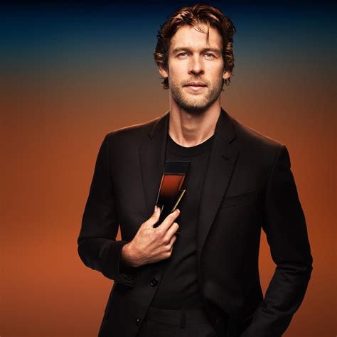 Carolina Herrera Official Website