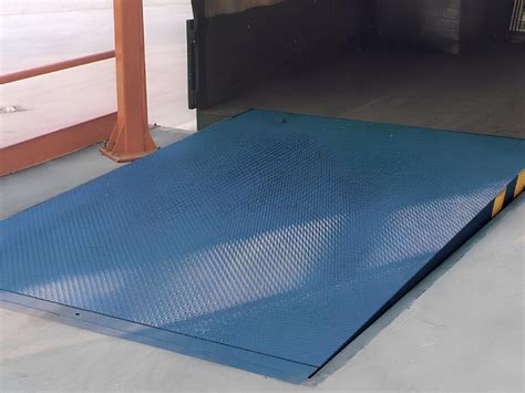 SWİNG TYPE DOCK LEVELER