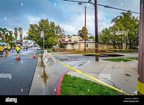 Los Angeles California Usa 18th February 2017 Sinkhole Swallows