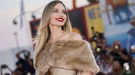 آنجلینا جولی در جشنواره فیلم ونیز بار دیگر نگاه‌ها را به خود معطوف کرد