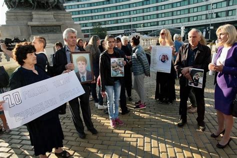 Протестиращи внесоха в парламента 15 882 подписа за промени в НК