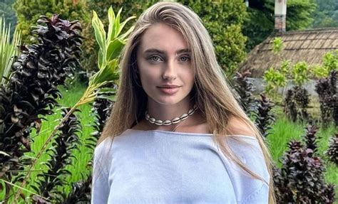 Julia Erokhina Biodata Profil Fakta Umur Agama Suami Karier