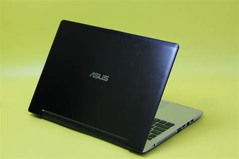 Ноутбук ASUS