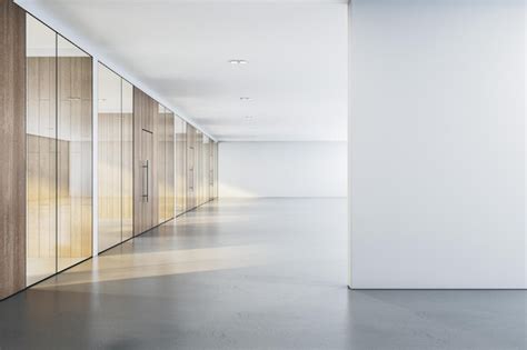 현대적인 사무실 인테리어 복도 유리 파티션 나무 패널링 및 밝은 배경에 모을위한 빈 벽 전문 작업 공간의 개념 3d 렌더링 프리미엄 사진