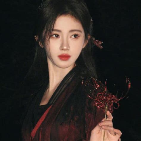 Chưa Kịp Check In Một Mình Mà Sao Huých Cái Bé Hết Hồn Nè Chúc Mừng