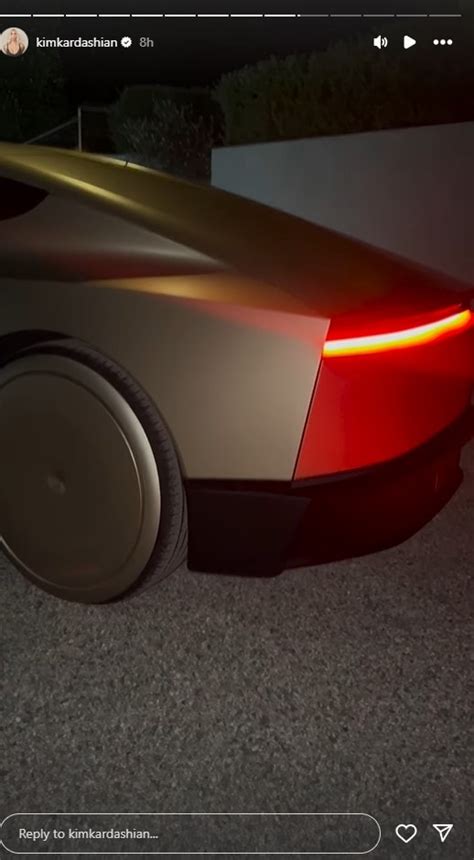 Kim Kardashian Uses Optimus Robot For Weird Photo Op Gets Slammed Online Autoevolution