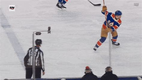 Edmonton Oilers Evan Bouchard  Edmonton Oilers Evan Bouchard